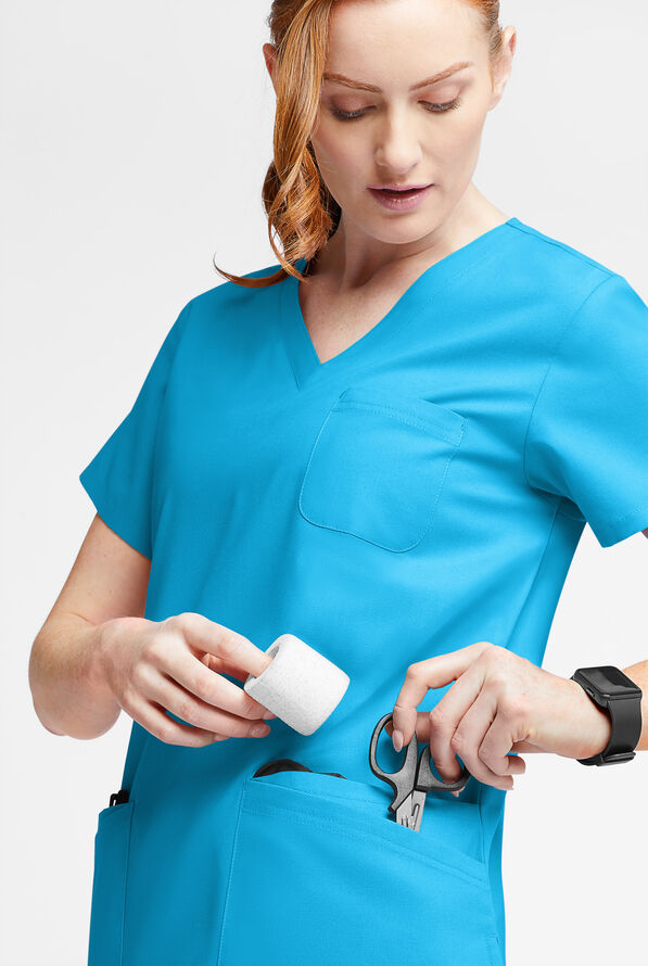 Butter-Soft Originals Women's 7-Pocket Rounded V-Neck Scrub Top ...