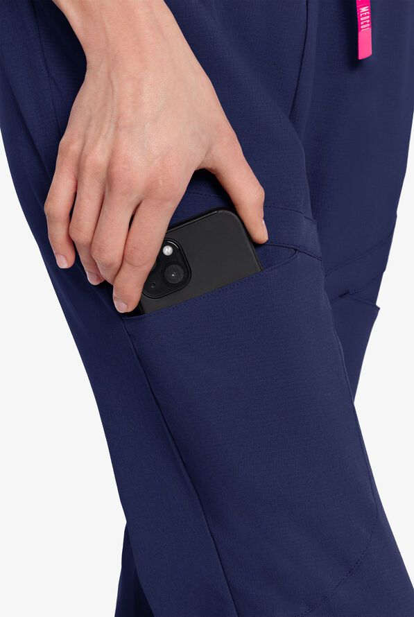 Med Couture Amp Women's 5-Pocket STRETCH V-Neck Zip Front Storm Cuff ...